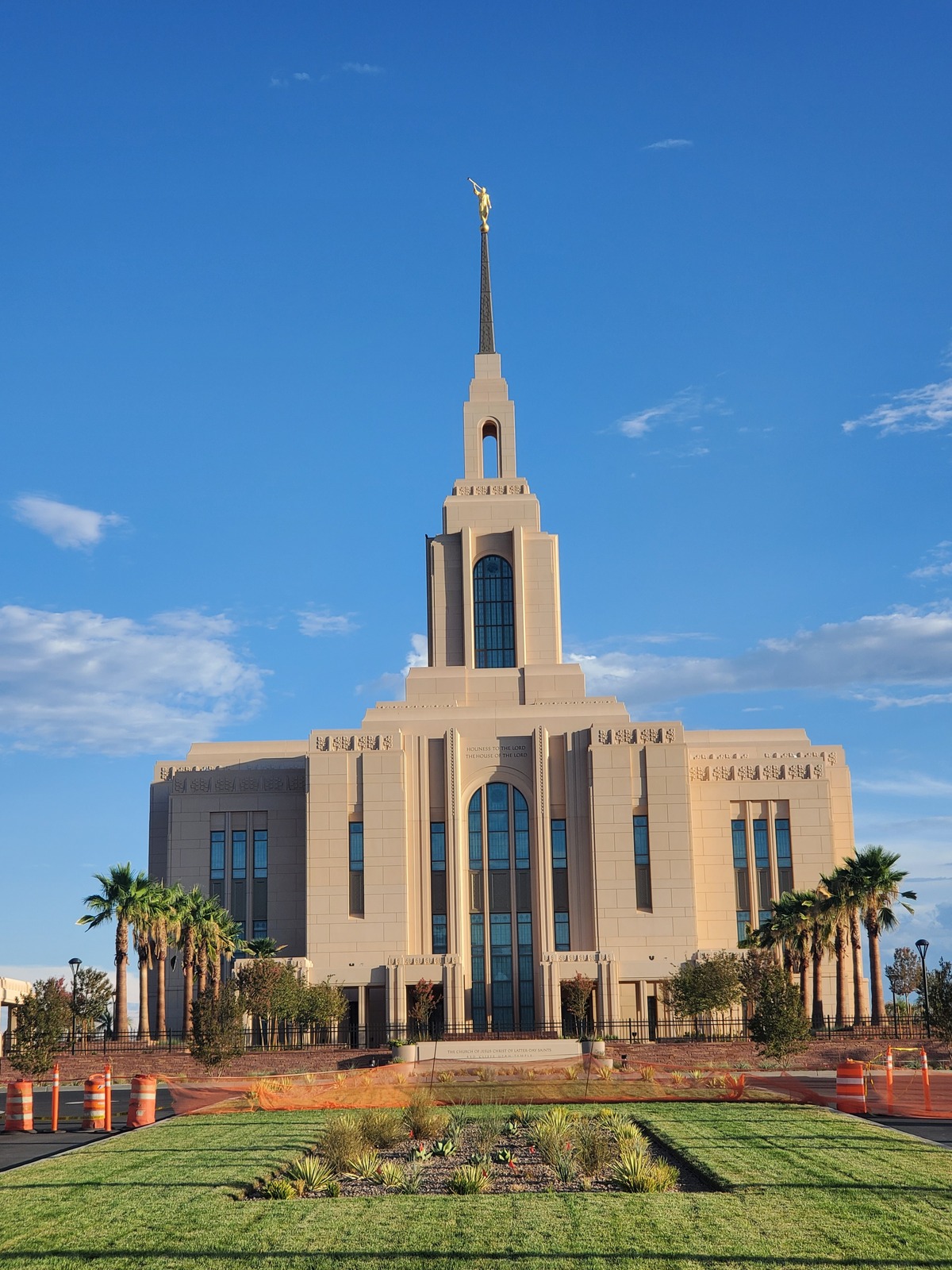 Red Cliffs Utah Temple Photograph Gallery | ChurchofJesusChristTemples.org